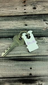9+ Ways To Reuse Bread Clips